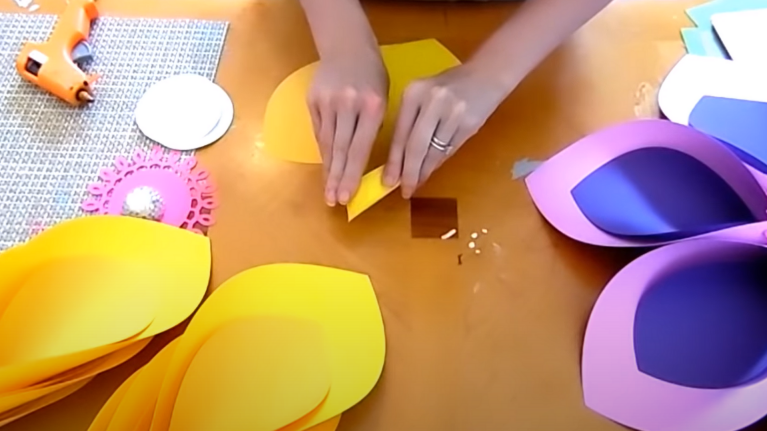 Hawaiian Paper Flowers - DIY Tropical Paper Flowers Party Decor