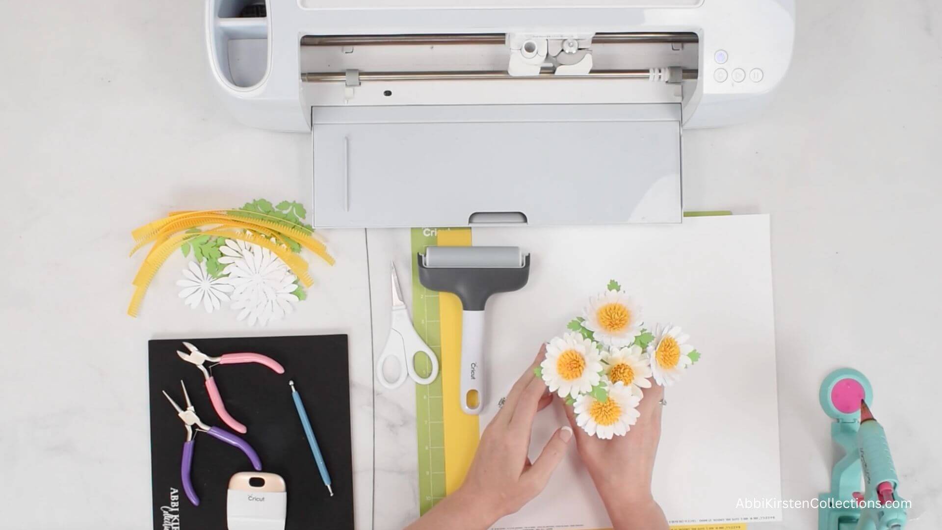 How to Make A Mini Daisy Paper Flower - Abbi Kirsten Collections